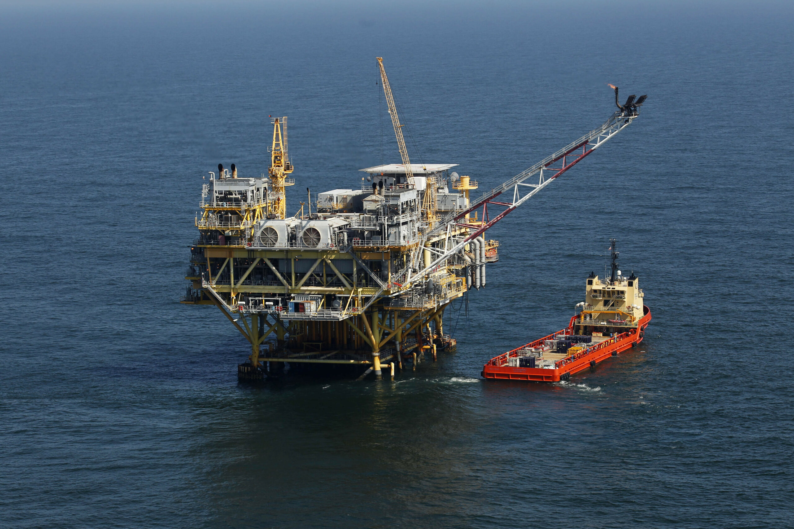 Oil prices drop to lowest since 2021